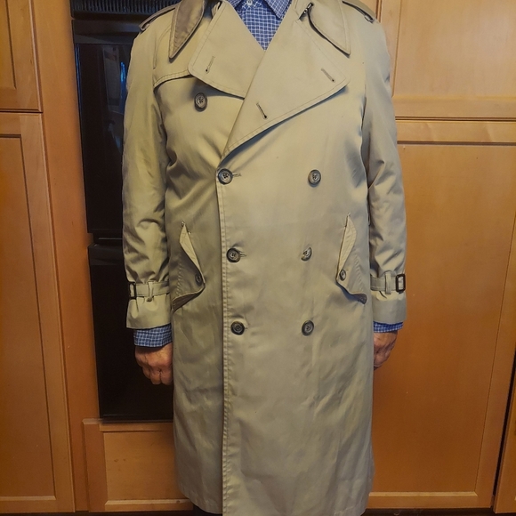 London Fog | Jackets & Coats | London Fog Raincoat Like New Trench Coat ...